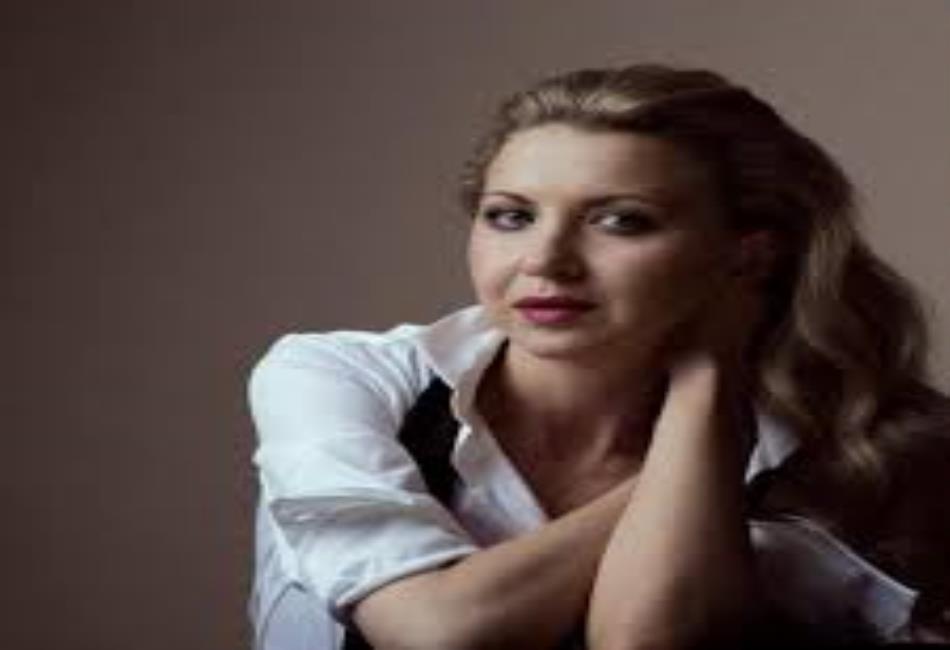 Nina Arianda: The Powerhouse of Stage and Screen - Dreamchaserhub